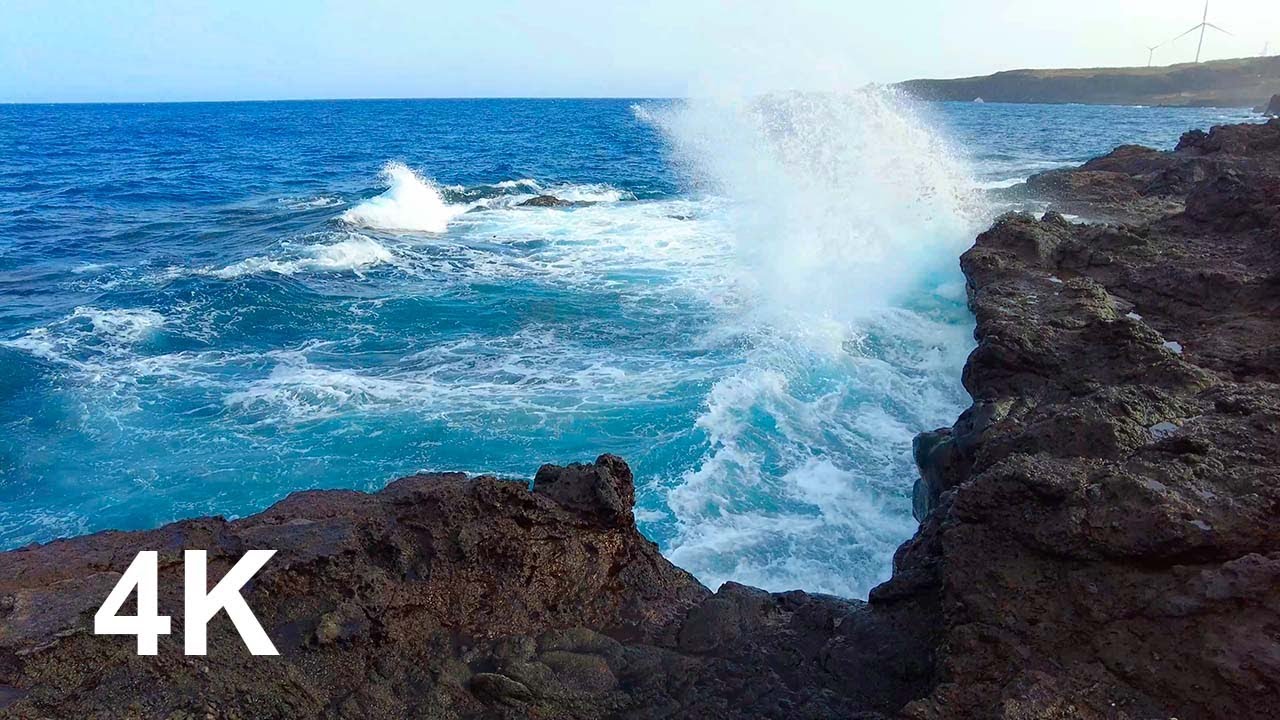 The crashing ocean waves. Sounds of waves. 4K - YouTube
