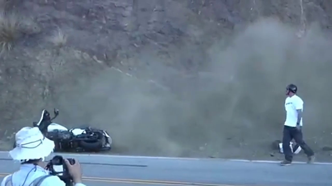chopper vs sport Bike - YouTube