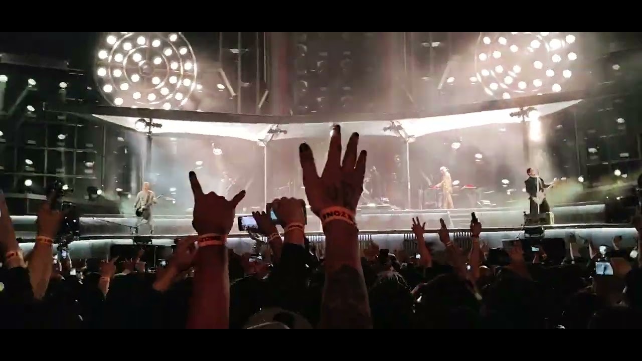 2.- ZICK ZACK en Vivo - RAMMSTEIN - Foto Sol - 1 de Octubre 2022 - YouTube