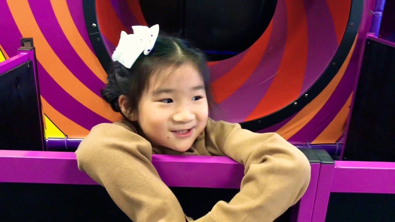 A TOUR INSIDE THE CHUCK E CHEESE FUN HOUSE!!! - YouTube