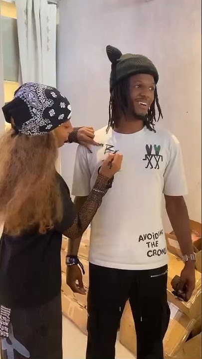 bktherula: signing t-shirts @ her meet & greet - YouTube