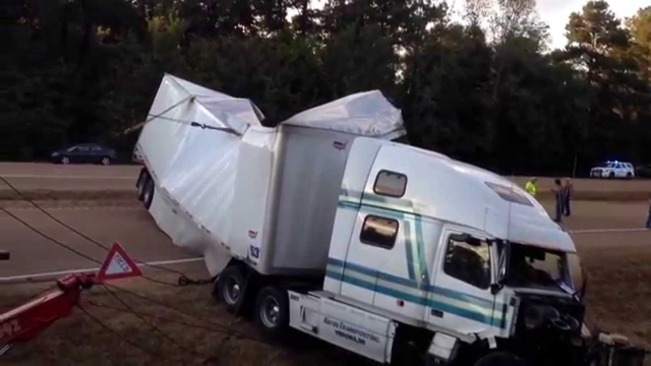 18 Wheeler's trailer ripped apart by three Chops wreckers. Accident ...