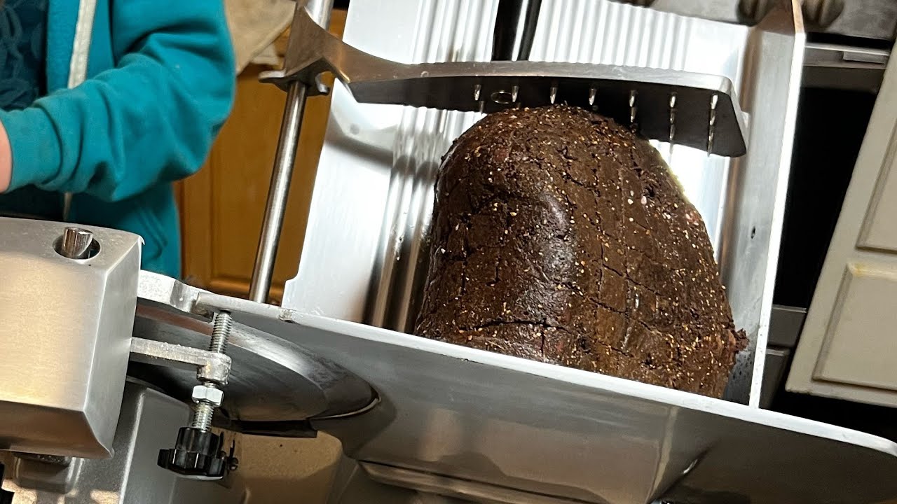 Slicing a pastrami roast - YouTube