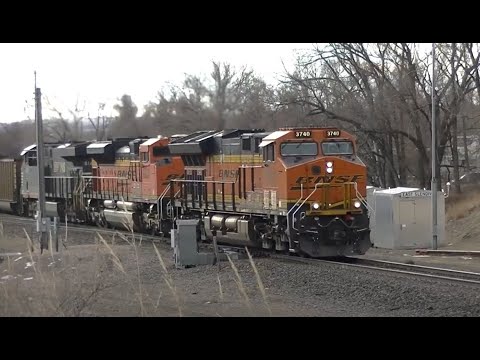 Screaming power and rails protesting as Norfolk Southern lends BNSF a ...