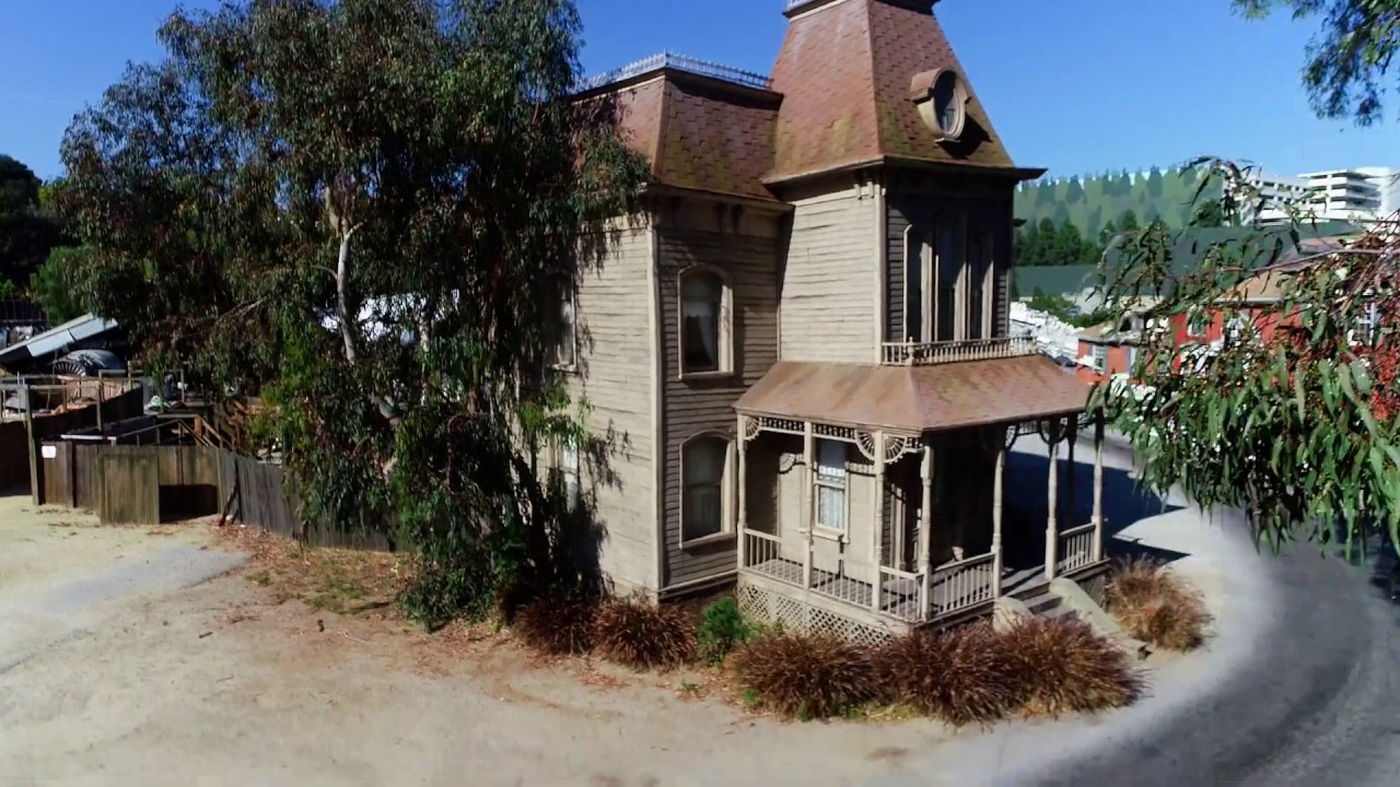 UNIVERSAL STUDIOS LOT - PSYCHO HOUSE - YouTube