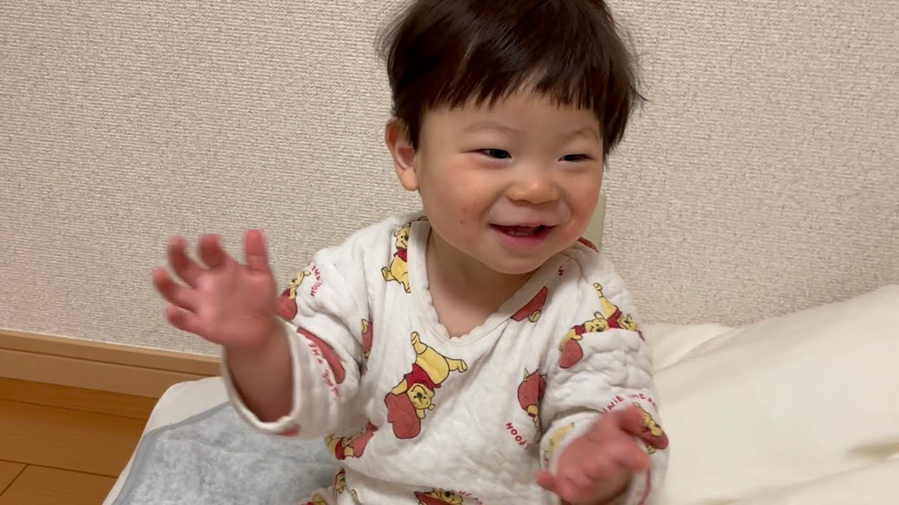 🌈 Mugi’s Wake-up! Rolling and Clapping for a Fun Start to the Day ...