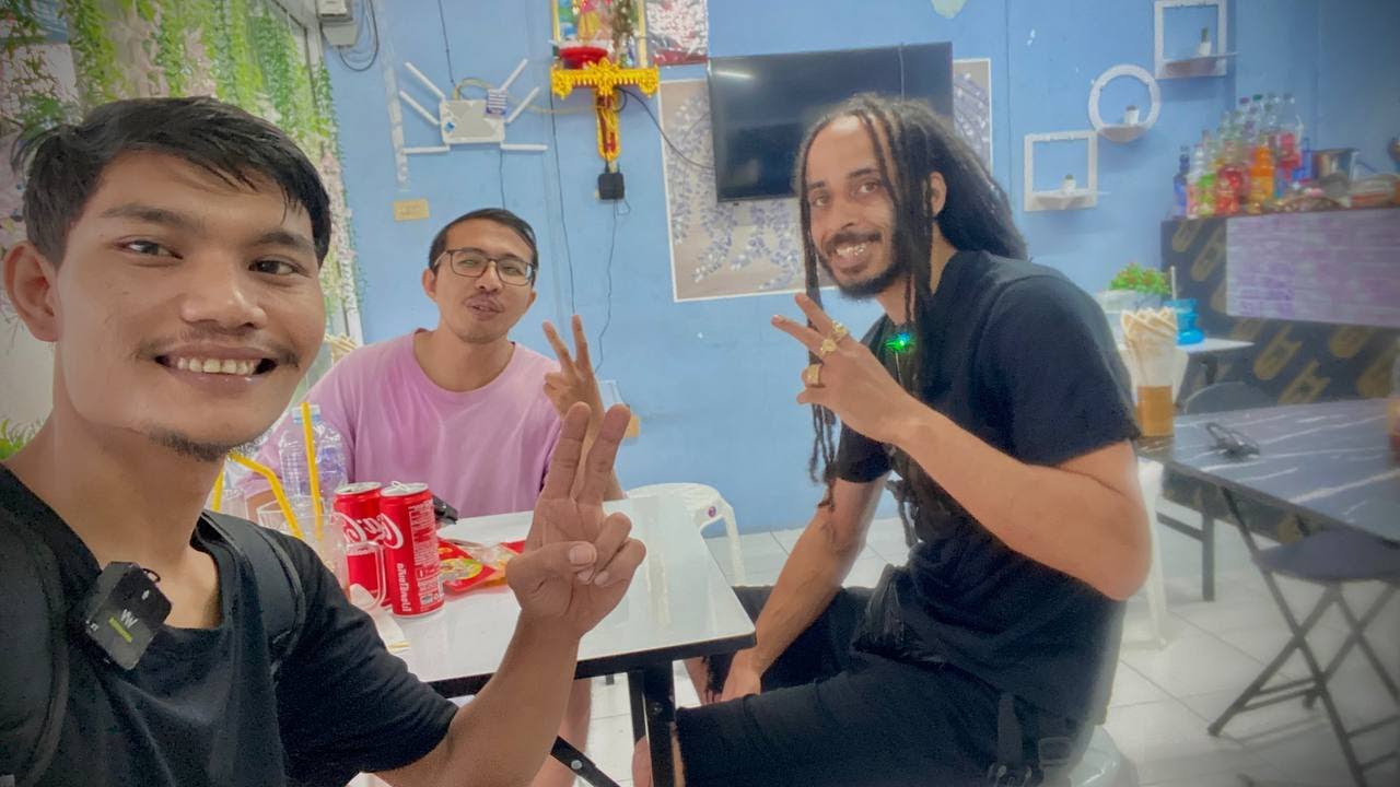 Trying Myanmar food with new friends - YouTube