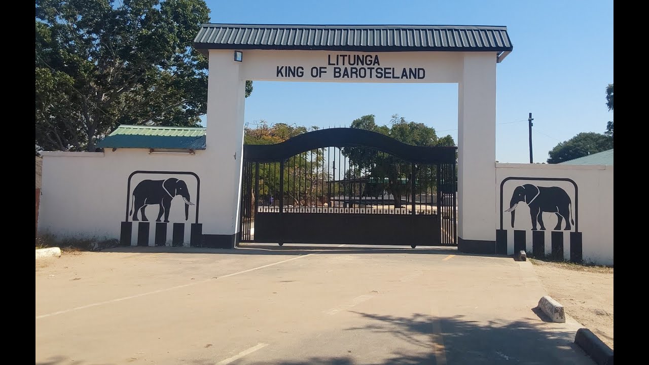 A Drive To Limulunga | The Litunga's Palace | Zambia - YouTube