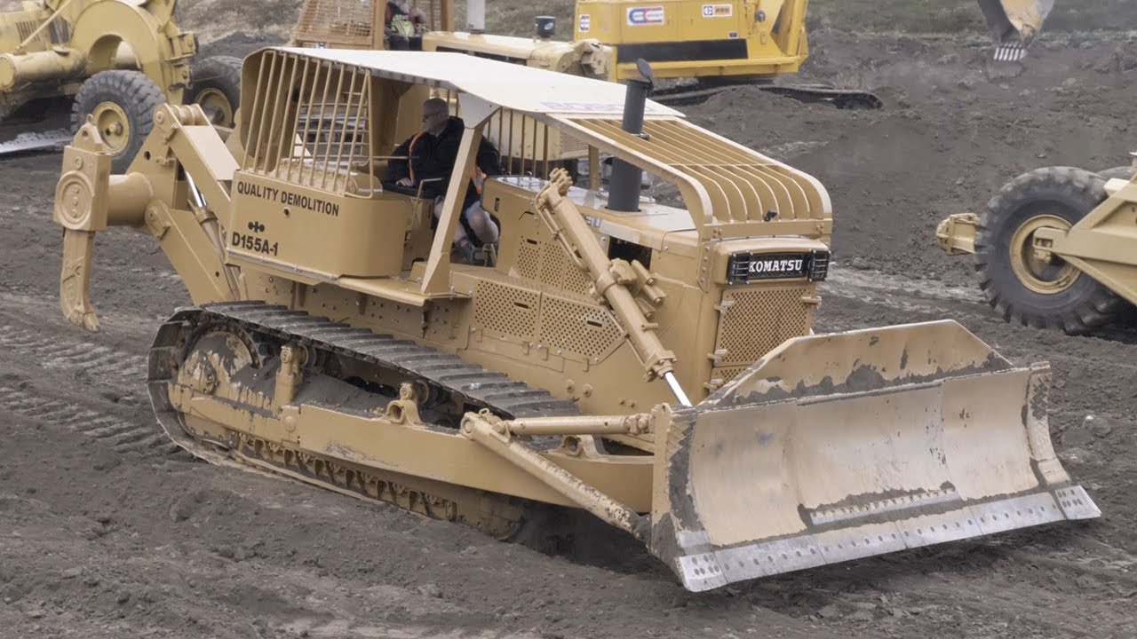 Komatsu D155A-1 Bulldozer in Action at Wheels at Wanaka 2025 - YouTube