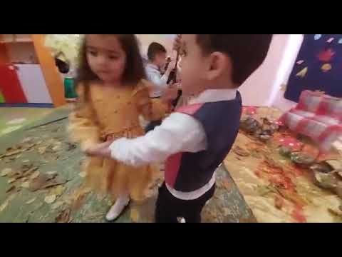 Masazır 4saylı uşaq bağcasının Payız bayramında  cətirlərlə rəqs