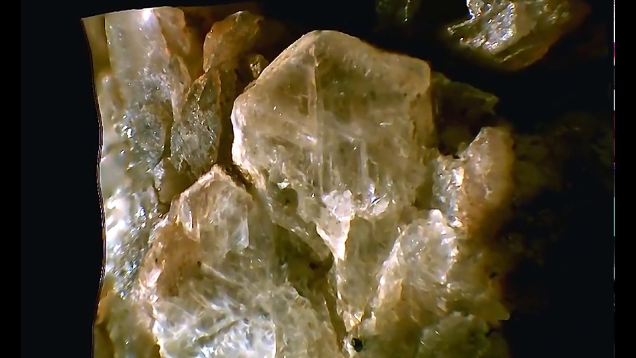 KOVDORSKITE 3D KOVDOR KOLA RUSSIA campo 8 mm enhanced - YouTube