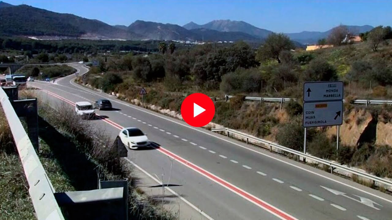 ¿Qué significa esta línea roja pintada en una carretera de Málaga ...