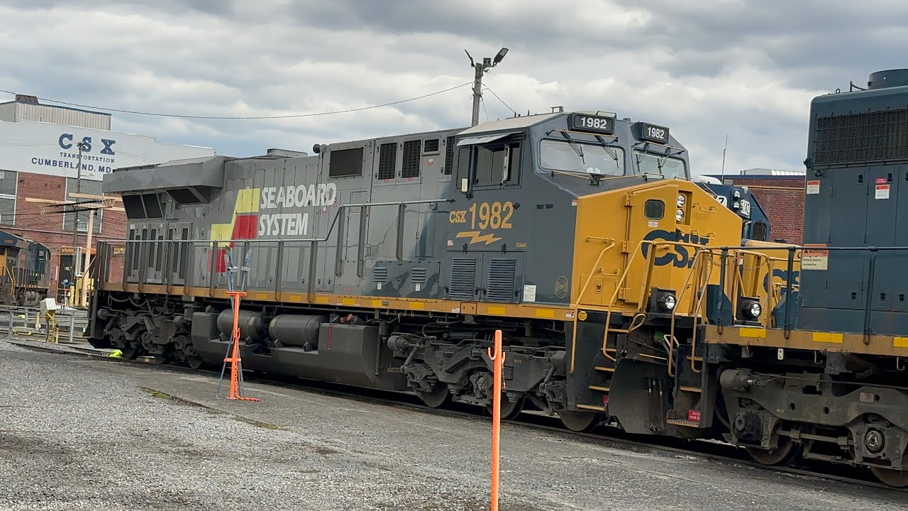 CSX 1982 Seaboard system sits at Cumberland Terminal beside CSX Western ...