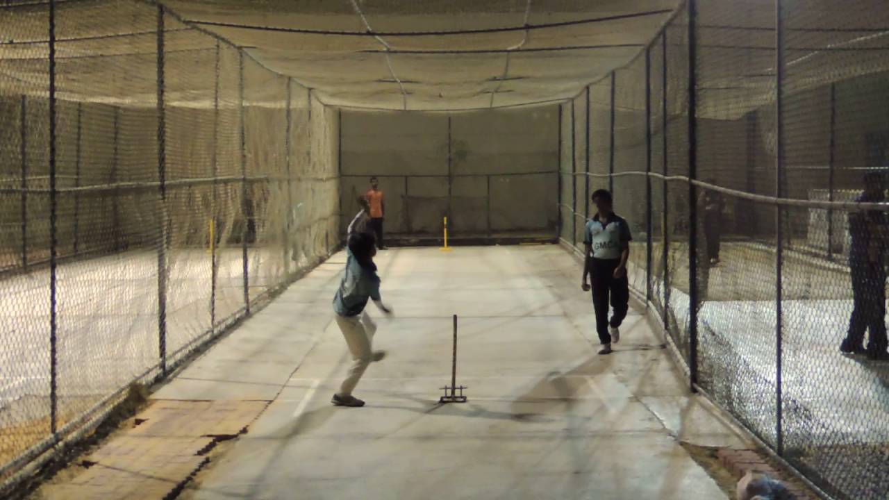 Bowling Tips and Improvements by Saqlain Mustaq - YouTube