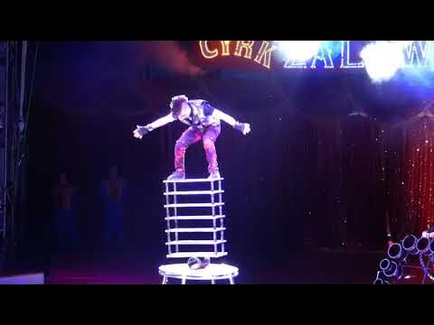 CYRK ZALEWSKI 2025 EKWILIBRYSTYKA NA WAŁKACH - YouTube