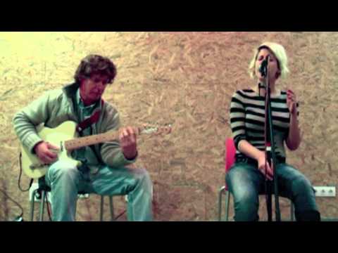 Alma Simonne & Patrick Hopmans - Abuse - Live - YouTube