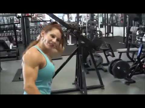 Arkadaşımın Kaslı Annesi ile Spor Salonunda Antrenman Yaptık (Vücut geliştirmeci kadın)