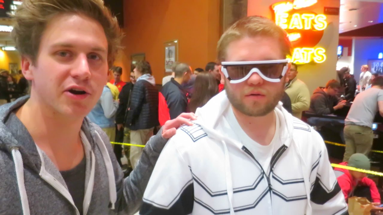 Star Wars The Force Awakens MIDNIGHT PREMIERE!! - YouTube
