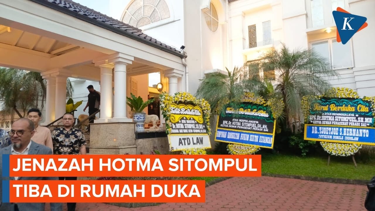 Suasana Rumah Duka Hotma Sitompul - YouTube
