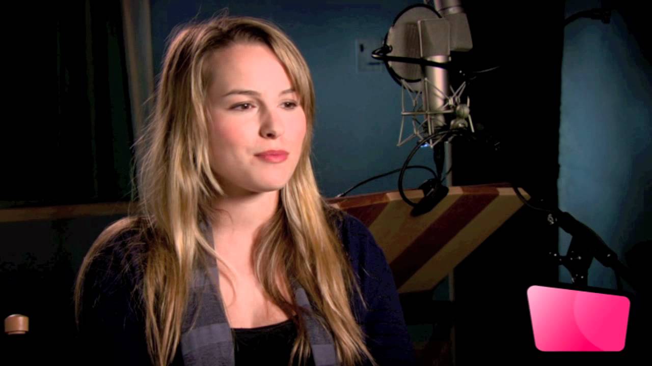 Bridgit Mendler 'The Secret World Of Arrietty' Interview [HD] - YouTube