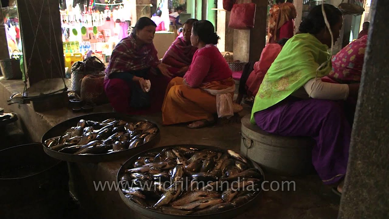 Fish fresh from the lakes on sale at Moirang Bazaar, Manipur - YouTube