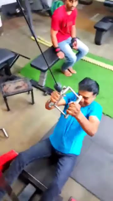 Close Grip V-bar Lat Pulldown - YouTube