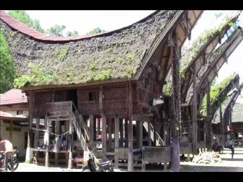 Tongkonan House - Traditional House - Rumah Tongkonan - Toraja ...