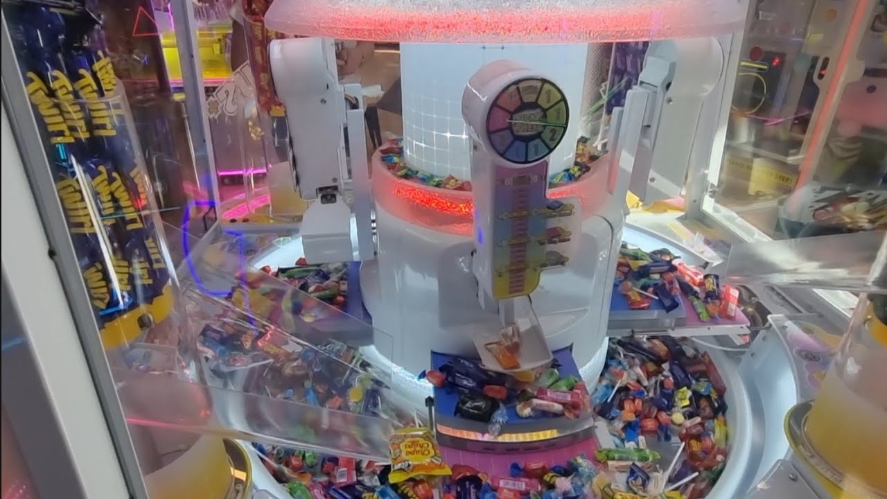 CUTEST LITTLE CANDY PUSHER JACKPOT! Arcade Claw Machine With Candy ...