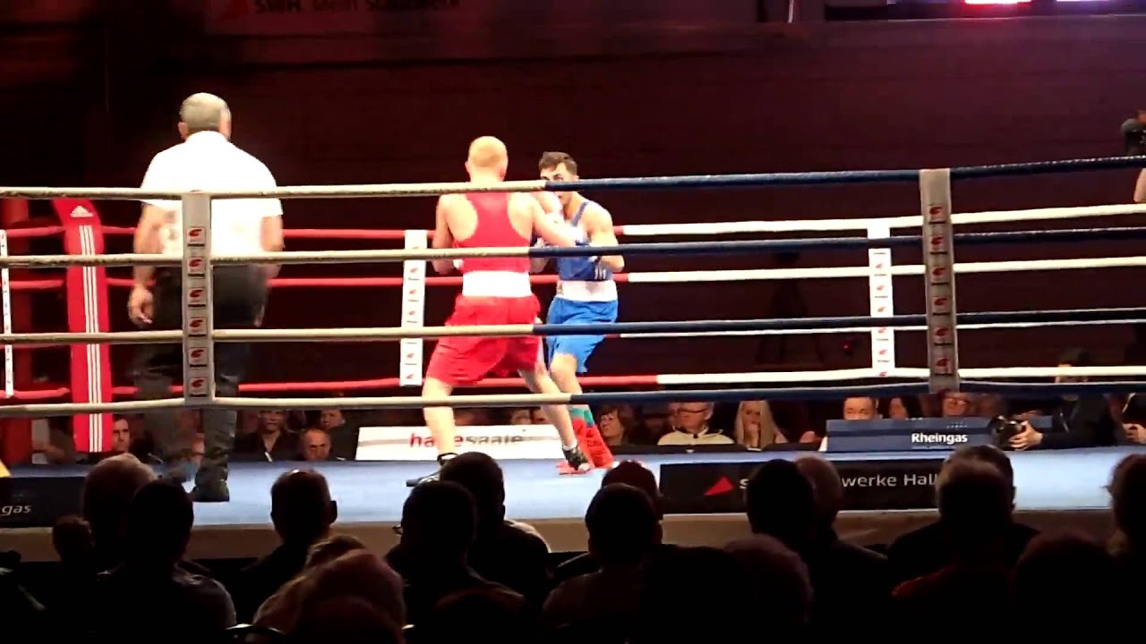 Robert Harutyunyan vs Callum French - YouTube