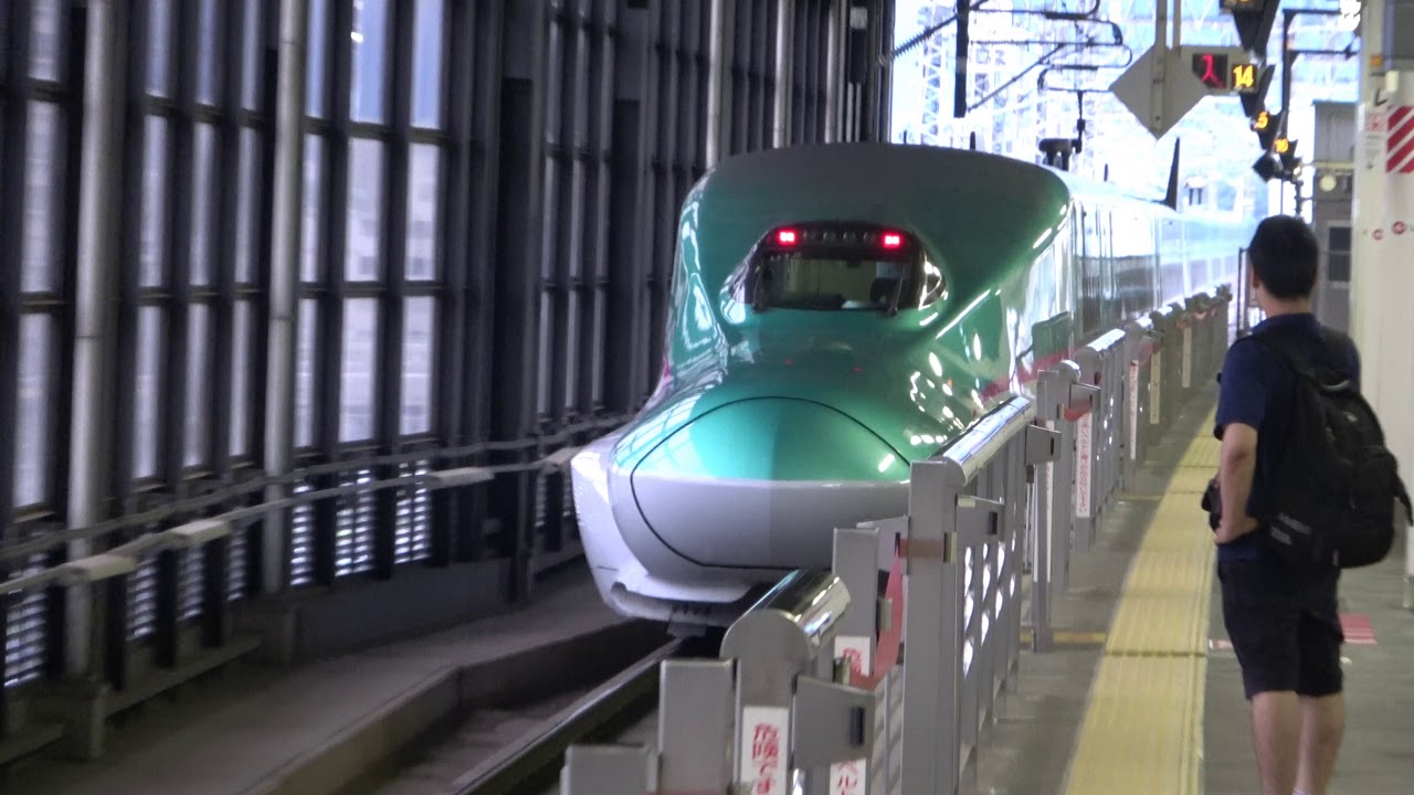 (4K) JR東日本 東北新幹線/秋田新幹線 E5系與E6系在盛岡車站連結與分離 - YouTube