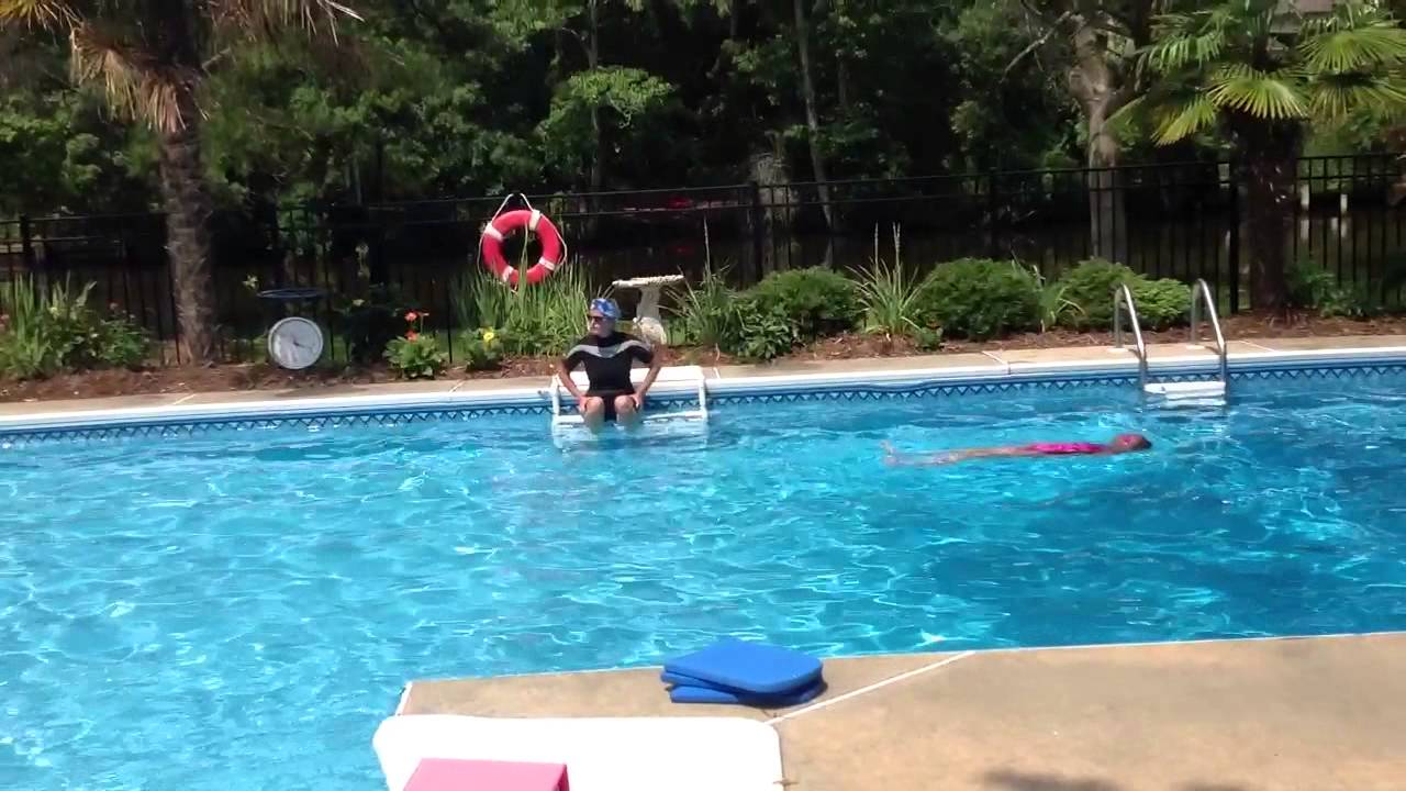 Jordan and Jamie's 500 yard swim test. - YouTube