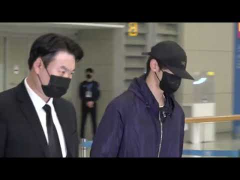 CHA EUN WOO IS CRYING AT INCHEON AIRPORT | cha eun woo, Moonbin के funeral के लिए korea पहुंचे |