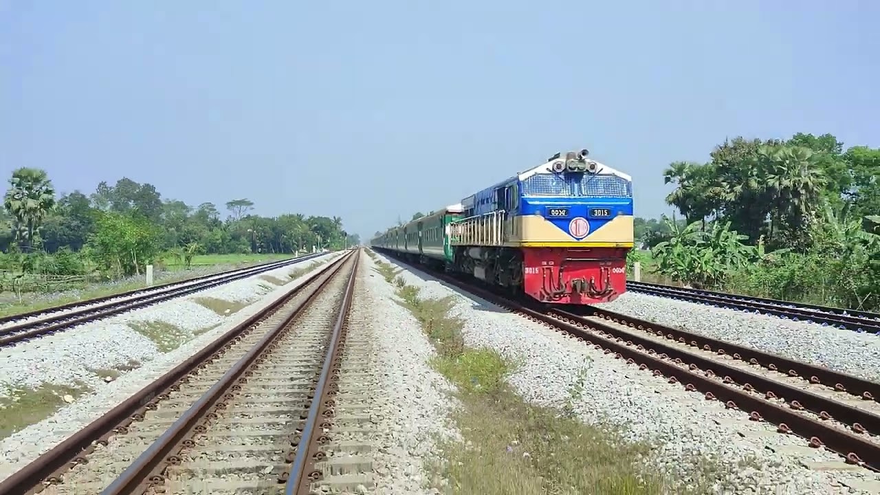 Mohanagor Provati Passing Alishahar Station || Train & Highway Fan ...