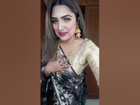 Farias Mirror Navel Show in Saree... Bangladeshi hot Girl Navel Show.. - YouTube