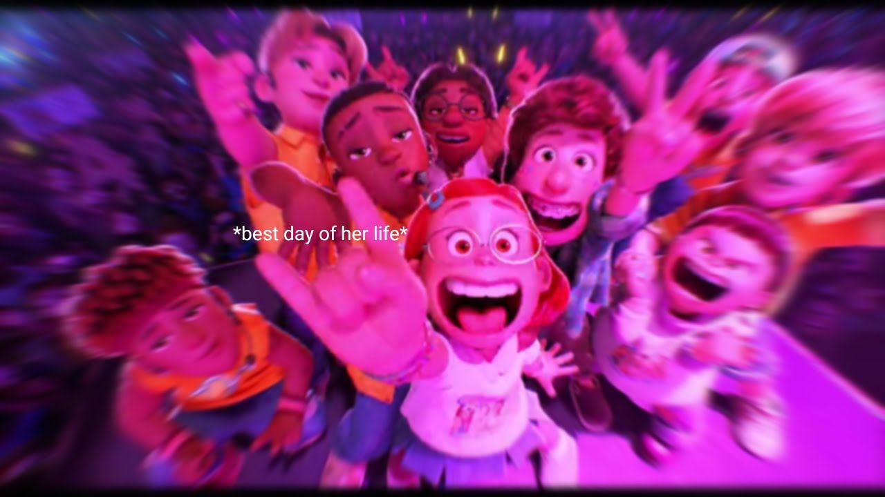 Mei Lee and her friends going crazy over 4 Town for 4 minutes and 21 ...