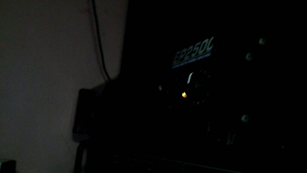 Behringer ep2500 test canal2 - YouTube