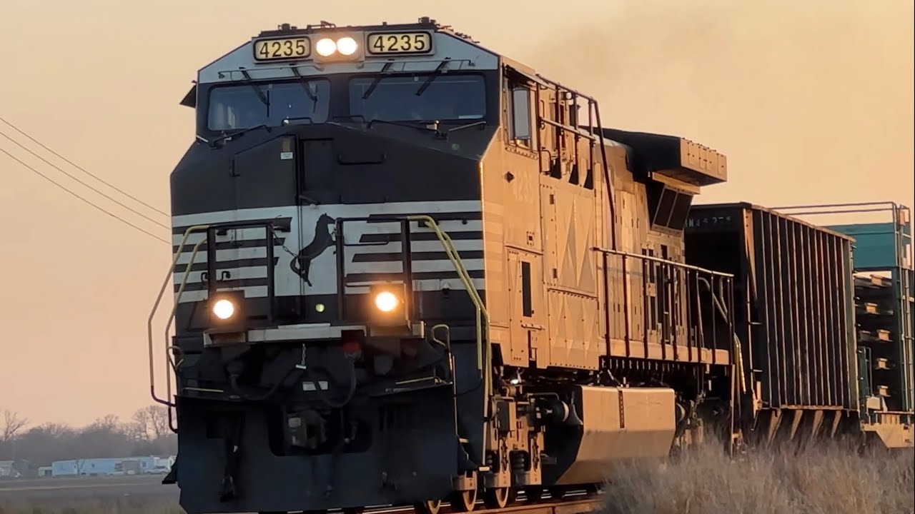 NS 4235 “DC to AC” AC44C6M w/ Nice K5LA Leads Welded Rail Train! - YouTube