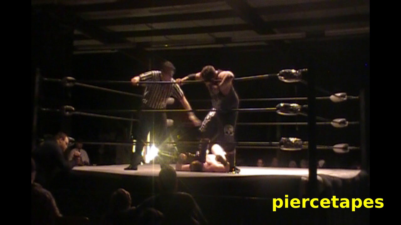 Bobby Moore vs Gunner Miller - YouTube