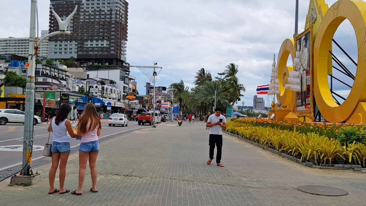 pattaya beach road walk day - YouTube