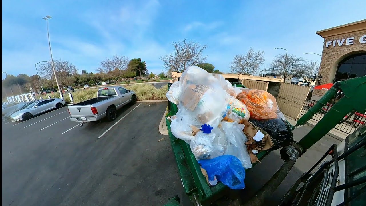 Waste Management Autocar/Heil Freedom half pack garbage truck dumping ...