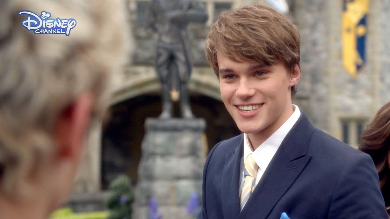 Disney Descendants - First Impressions - Official Disney Channel UK HD ...