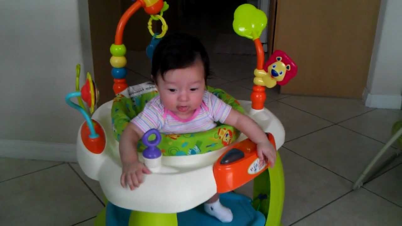 bebe aprendiendo a balancearce - YouTube