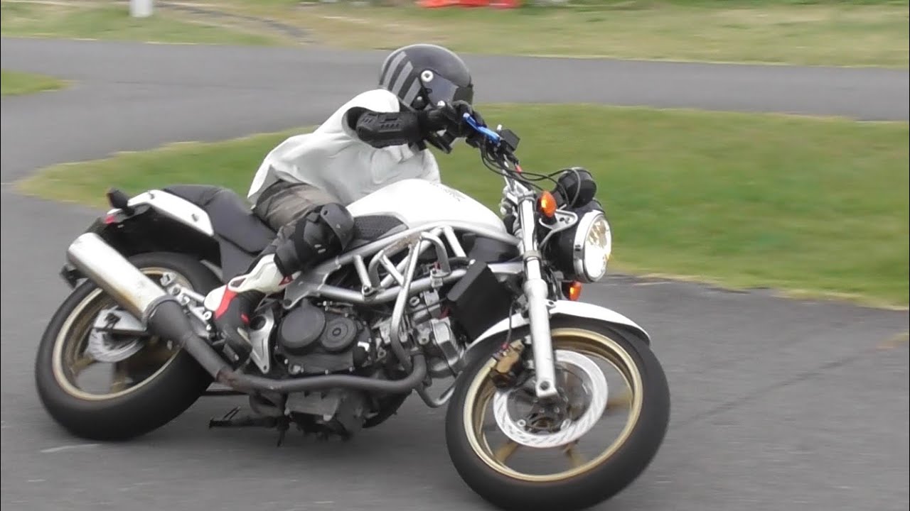 VTR250 Tom練 - YouTube