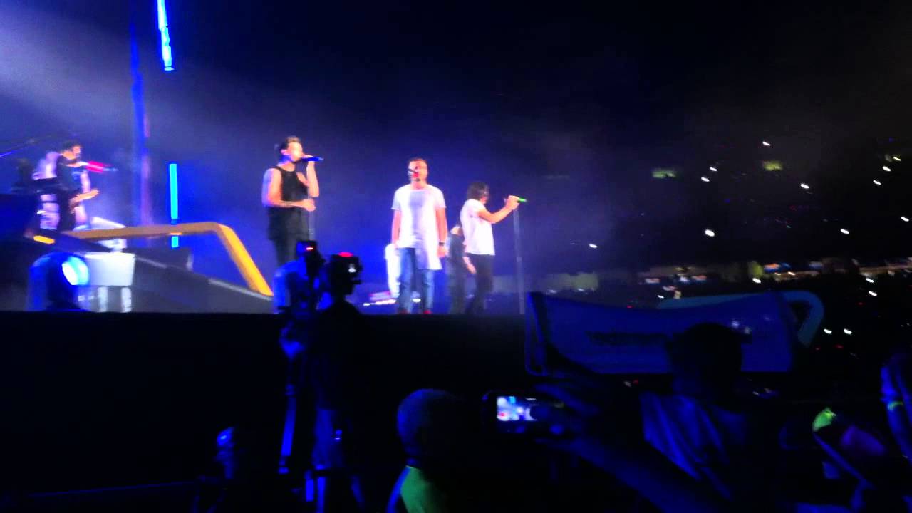 One Direction On The Road Again Tour Night Changes Sydney Australia 8/3 ...