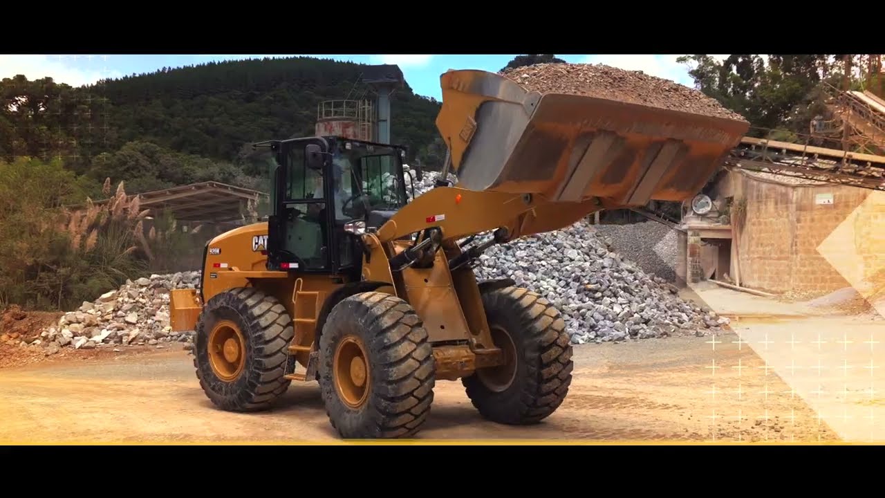 Cat® 920K Aggregate Handler em Ação - YouTube