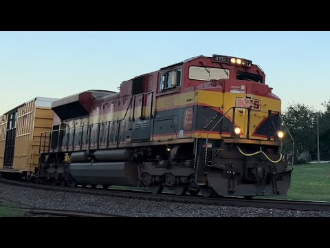 KCS 4112 SD70Ace leads manifest with DPU | KCS Laredo Sub - YouTube