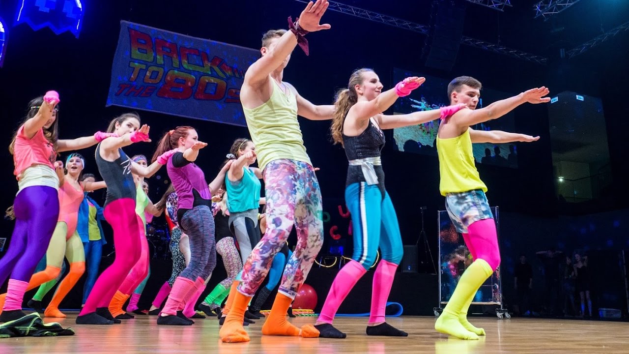 Schulball BG/BRG Schwechat 2017 - die Mitternachtseinlage - YouTube