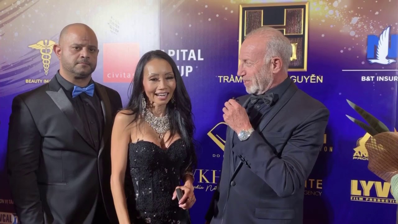 Kelly Mac Red Carpet Interviews - YouTube