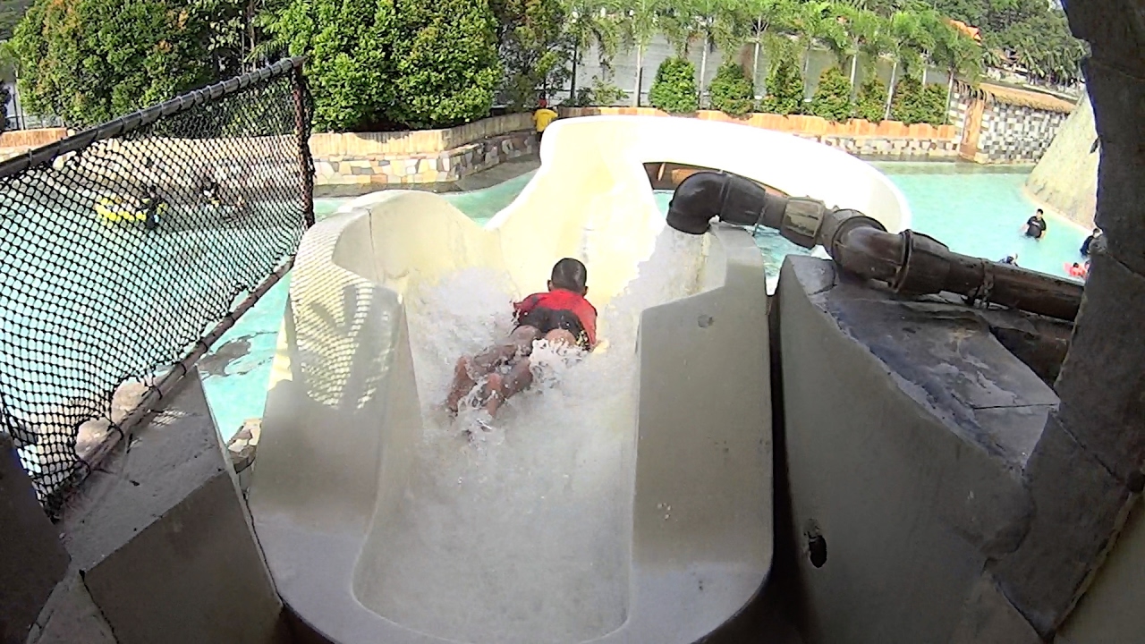 White Water Slide at Wet World Water Park - YouTube