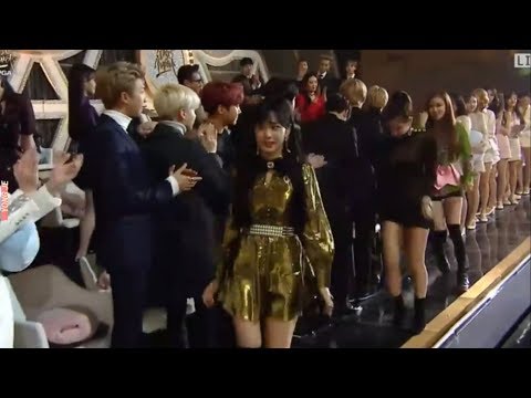 BLACKPINK so close with BTS @ GDA 2018 (kyaaaaa)